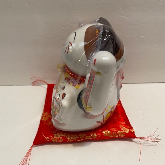 Accents | Japanese Lucky Money Cat With Baby Cats Moving Arm Neko ...